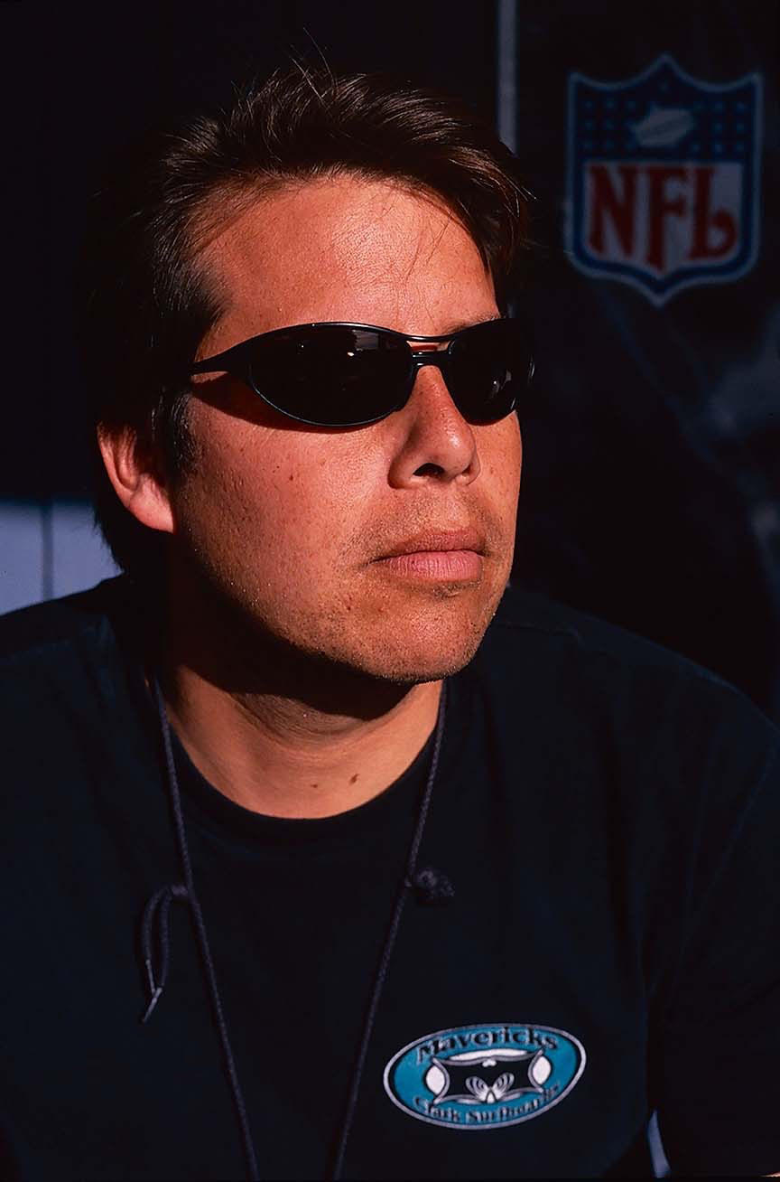 Big-Wave Elite Pull All-Nighters In The Powerlines Library - Stab Mag