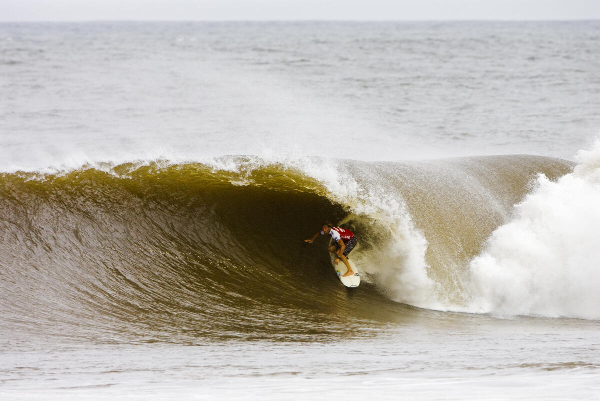 How A Former CT Surfer Gets "Absolute Beginners" Barreled In A Matter ...