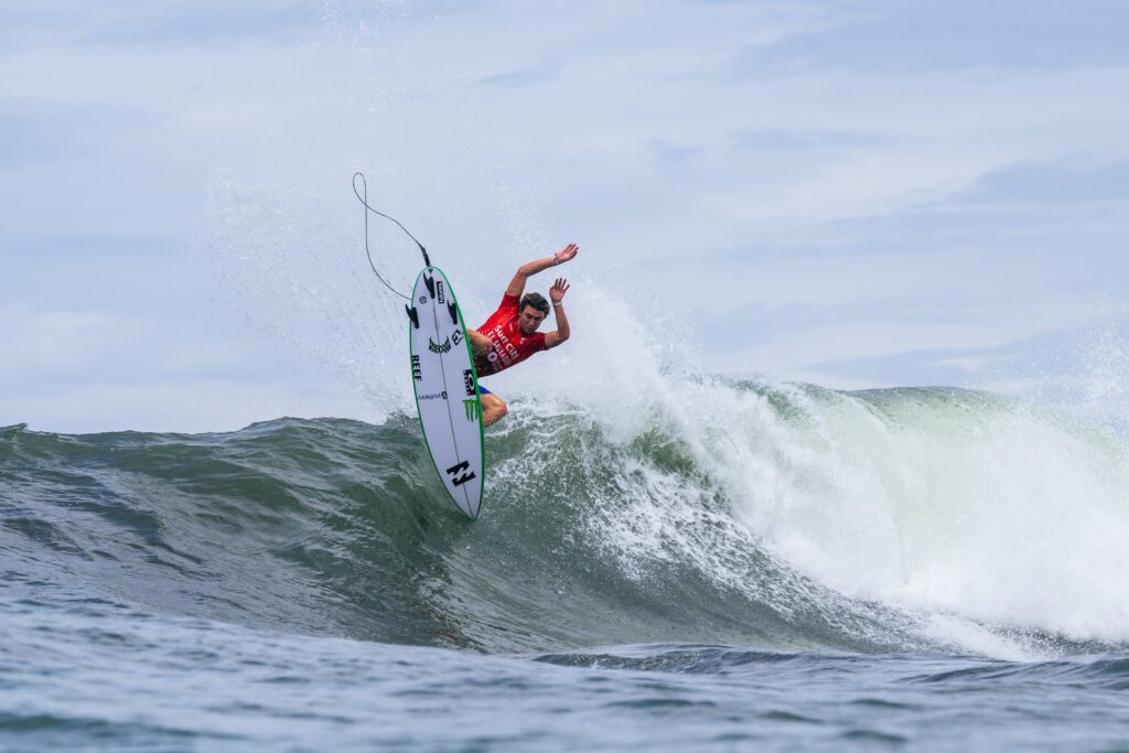 Professional Surfing Returns To The Ocean 33% Lighter Than Before ...