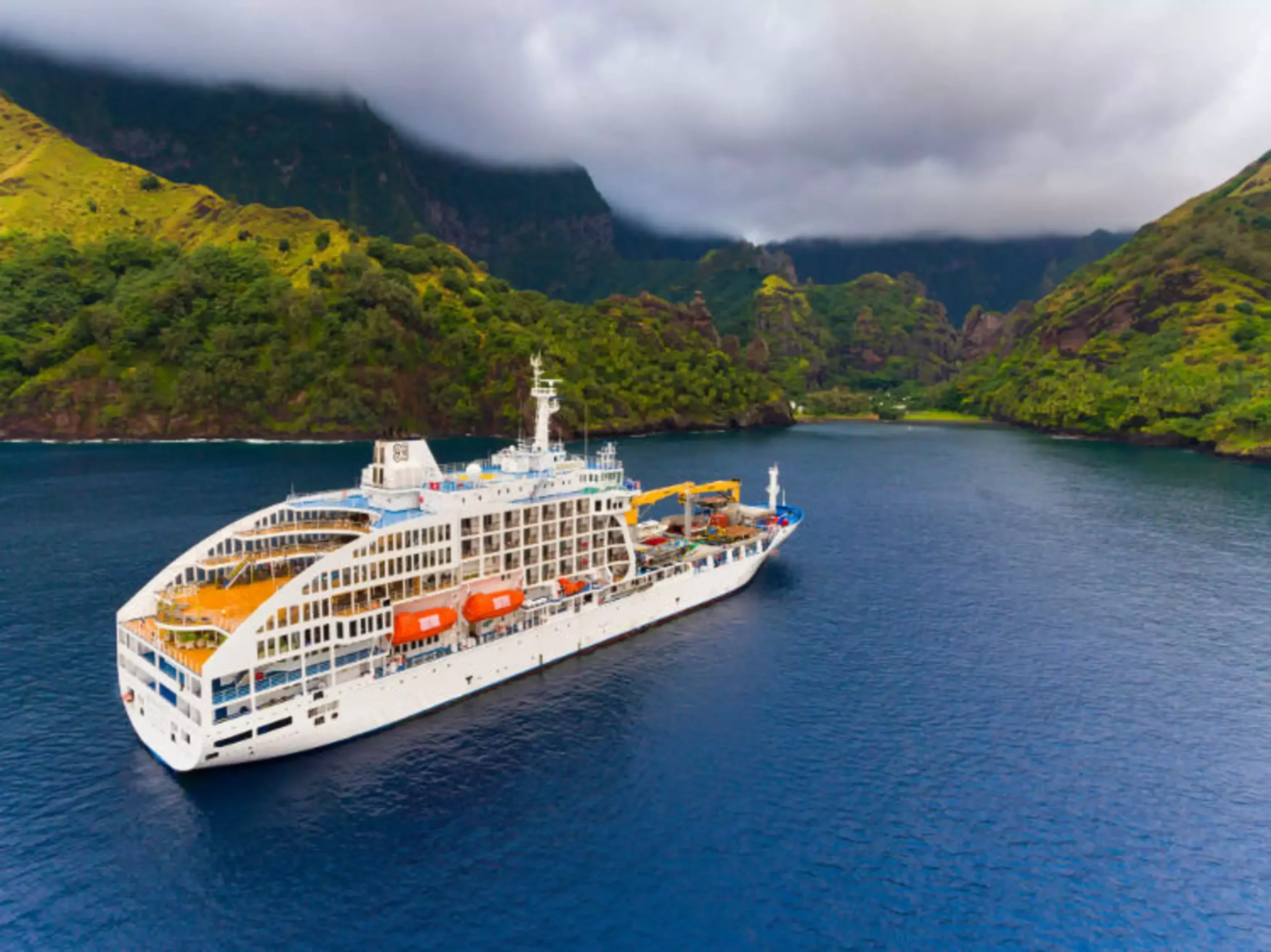 Meet Aranui 5: The 126m, 103-Cabin Luxury Cruise Ship & Home To Olympic ...